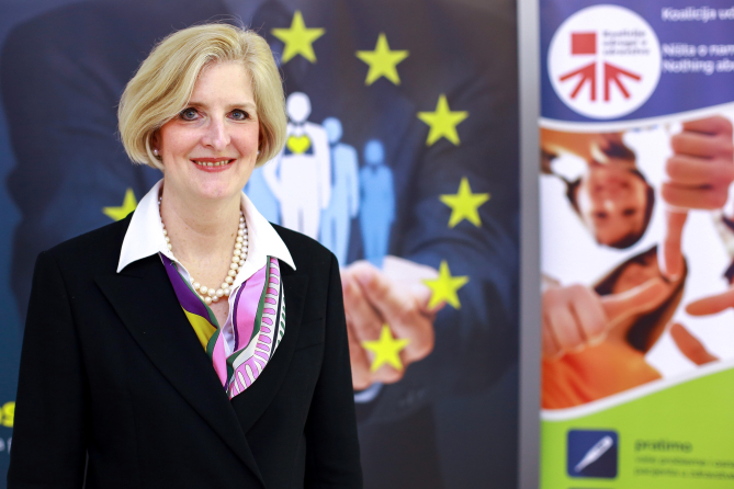 Dr. Mary Bussell, The Economist Intelligence Unit: "Rak pluća je ...